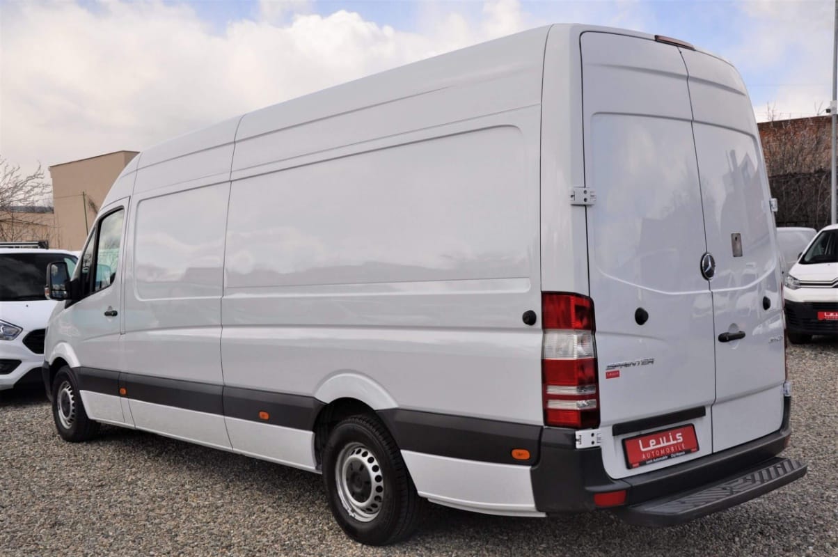 Mercedes-Benz Sprinter Van L4 - Levis Automobile